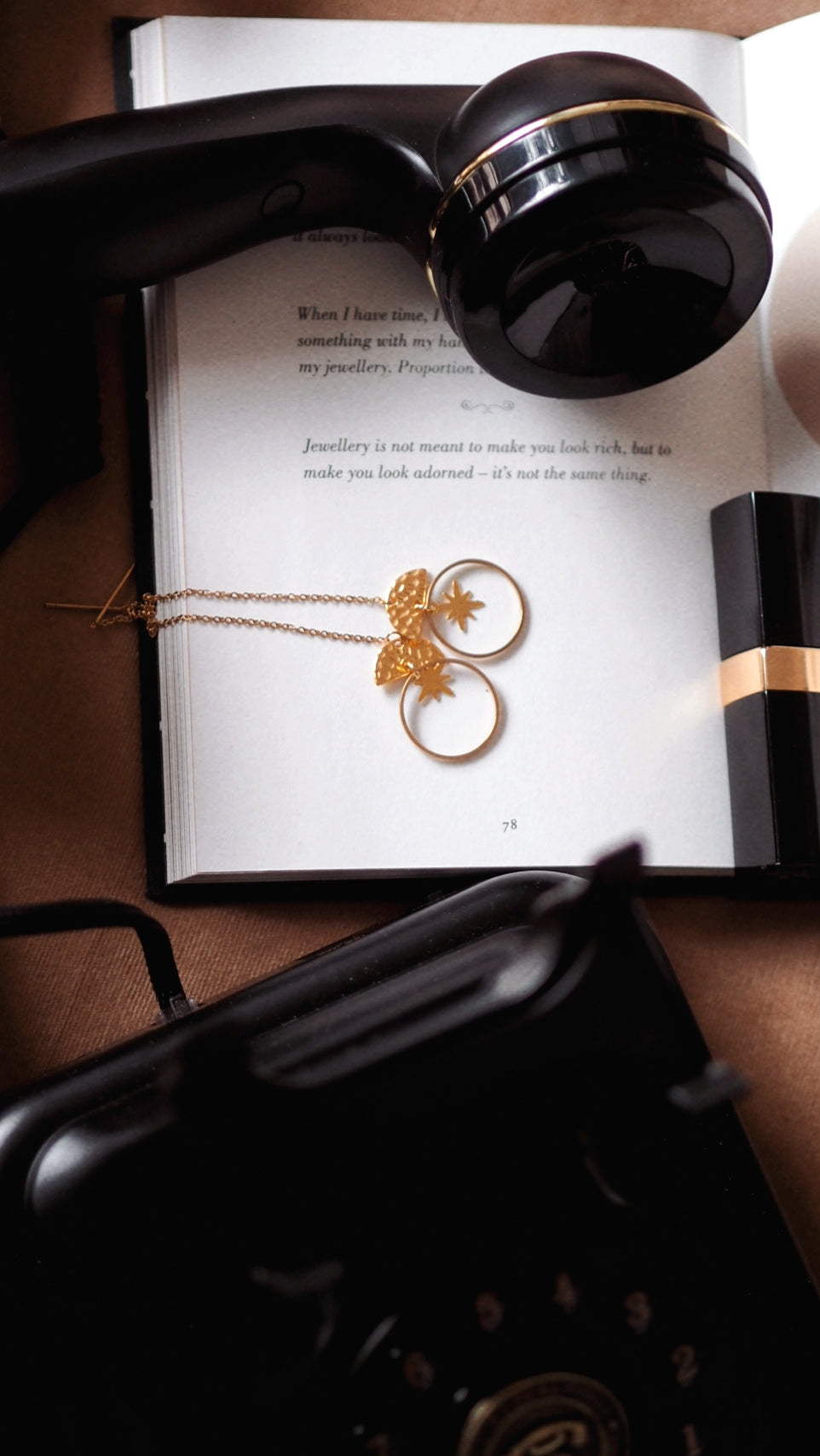 Andrea Atlas Signature Chain Earrings N°48 in Gold – Atlas of Dreams